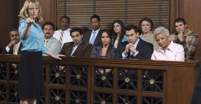 What is a Bench Trial? Jury vs Bench Trial • LegalScoops